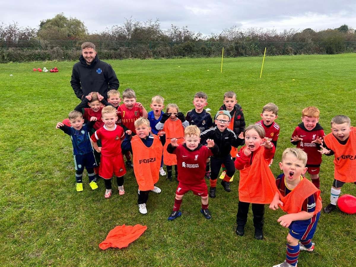 Mini Bees - Club Thorne